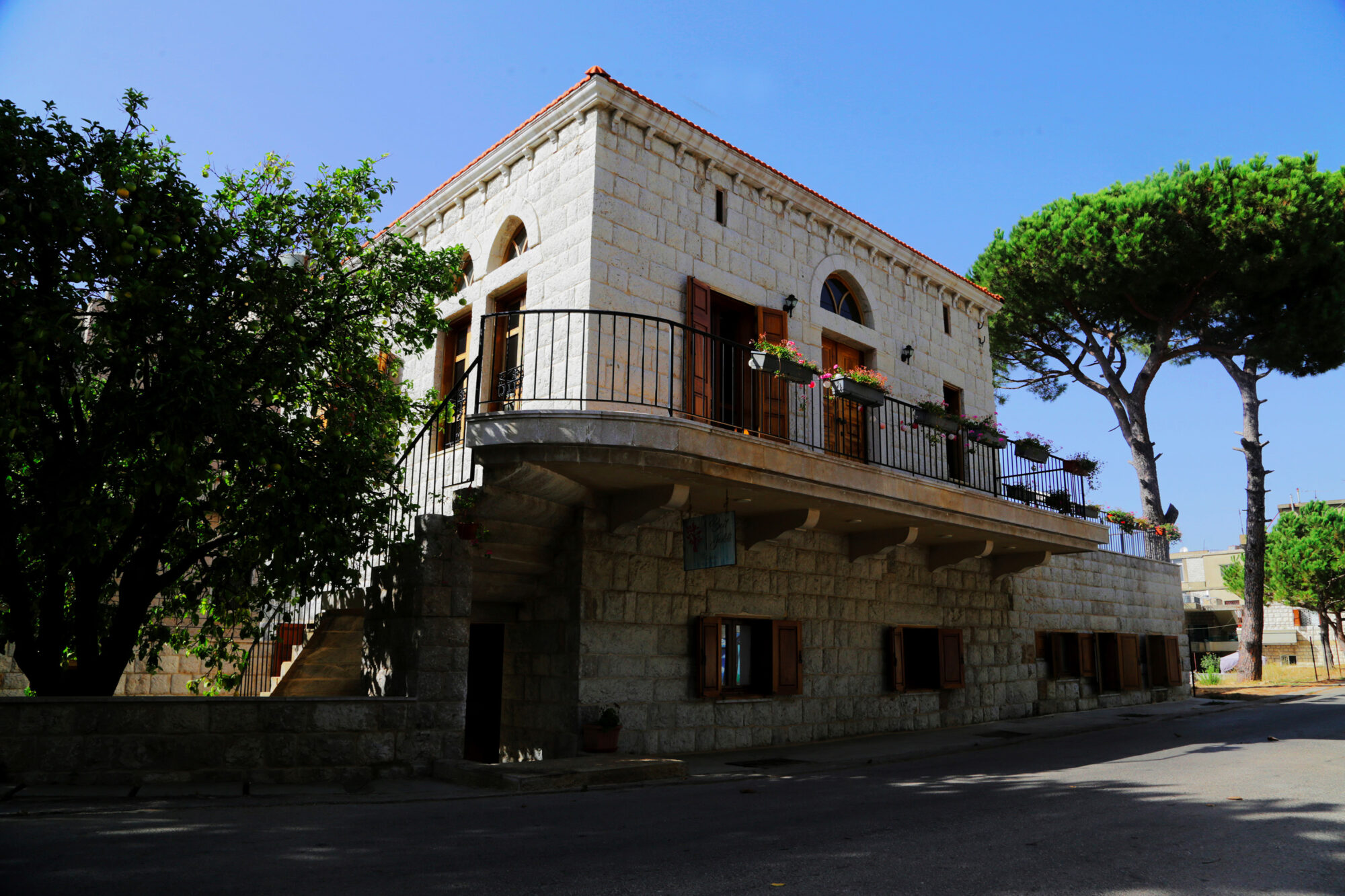 Guesthouses in Lebanon, Damascus and Algiers · L’Hôte Libanais